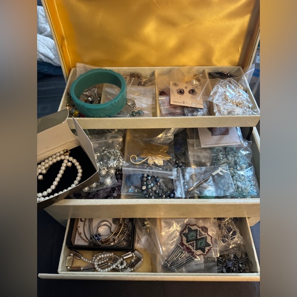 Vintage | Jewelry | Vintage Buxton Jewelry Box Filled With Jewelry ...